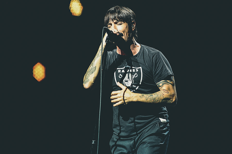 Red Hot Chili Peppers Cover Nirvana, Ramones, for School Benefit ...