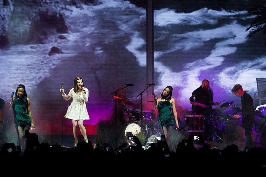 Lana Del Rey Kicks-Off 'LA to the Moon' Tour | setlist.fm