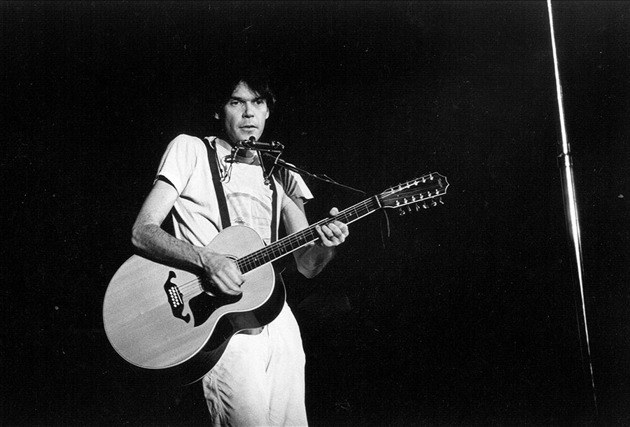 Setlist History: Neil Young Live Debuts "Old Man" in 1970 | setlist.fm