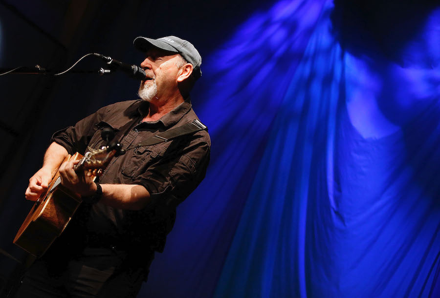 Richard Thompson Plays 17-Song Set for 2020 Holiday Show | setlist.fm