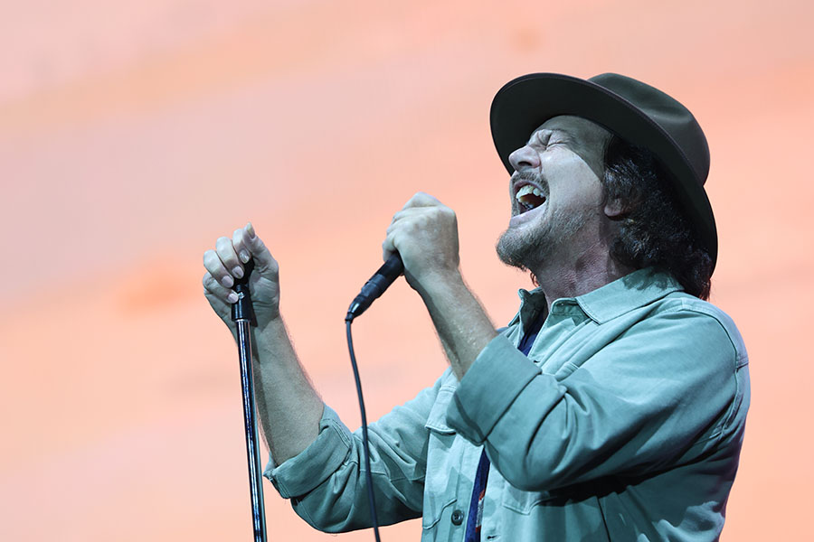 Pearl Jam Blended Pink Floyd & Pixies During "Daughter" in NZ | setlist.fm