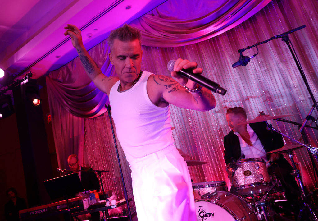 Robbie Williams Kicks Off Britpop Tour With Live Debuts | setlist.fm