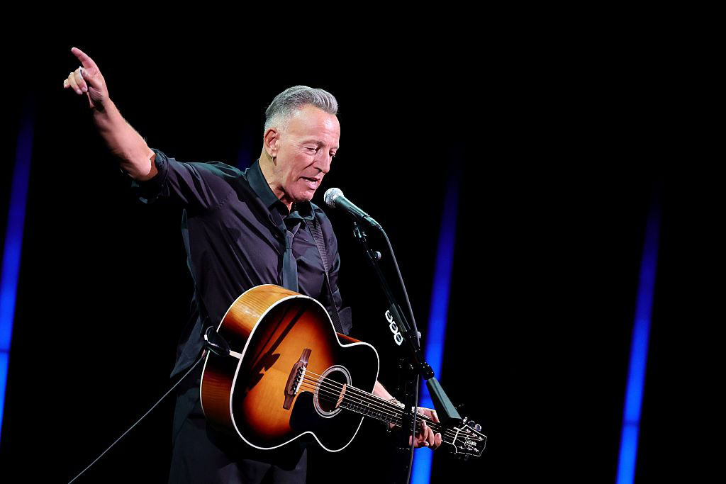 Bruce Springsteen Live Debuts "Streets of Minnesota" at First Ave ...